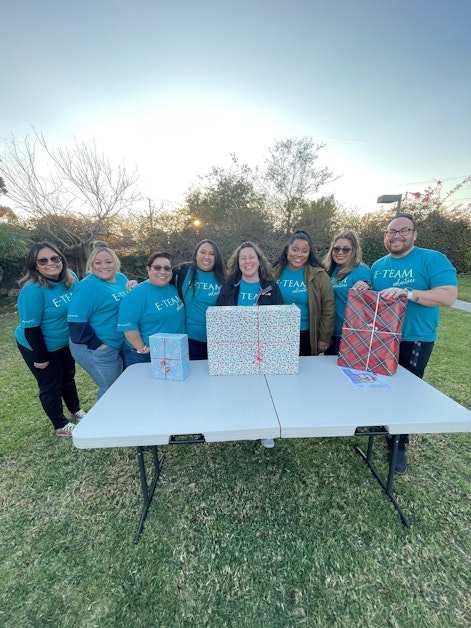 Thousand Oaks - Holiday Helpers - Day 3 · Many Mansions